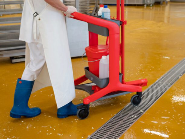 REVOLUTIONIZE YOUR CLEANING WORKFLOW WITH THE HYGO MOBILE CLEANING STATION